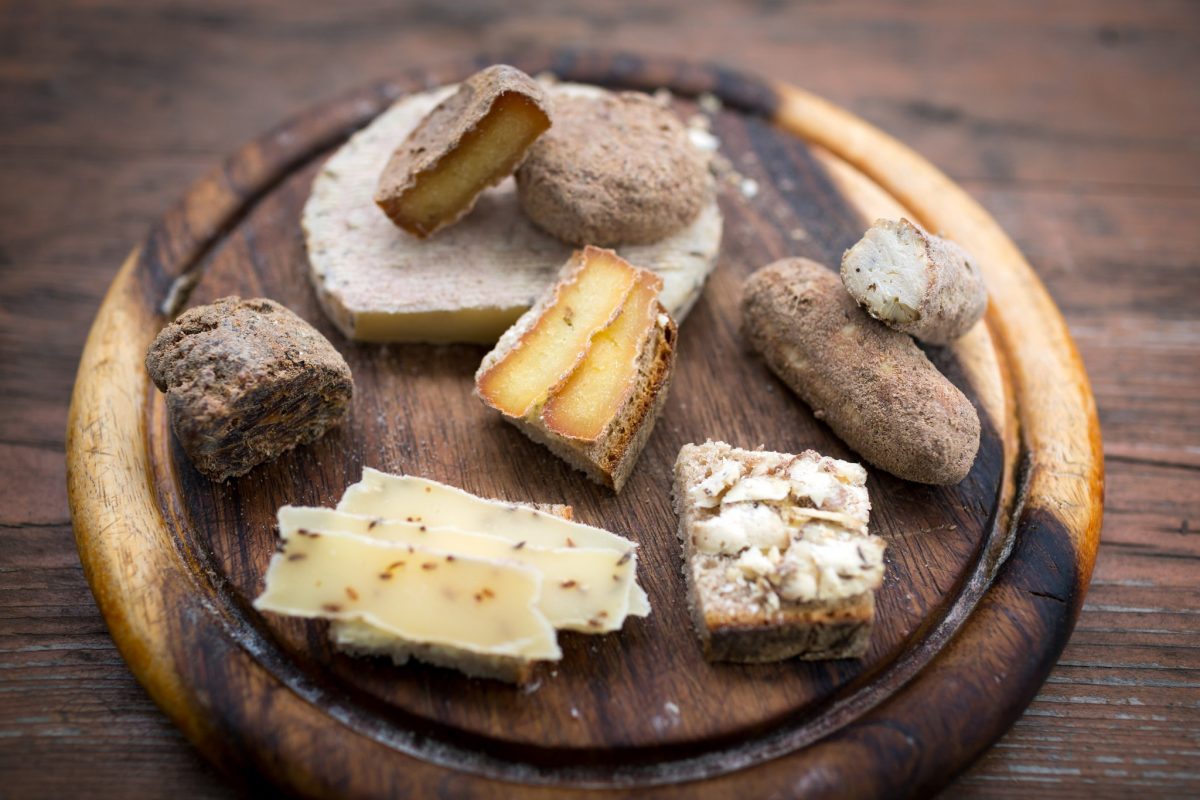Manufaktur – Würchwitzer Milbenkäse: Der lebendigste Käse der Welt.