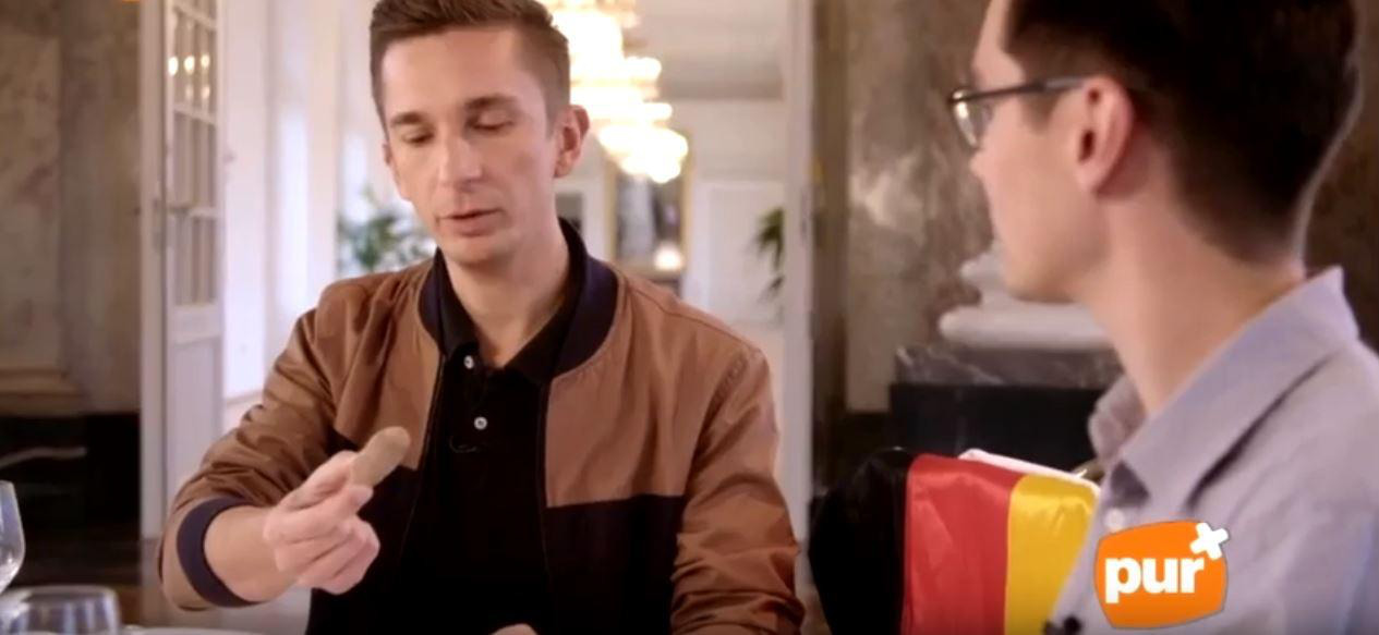 ZDF Pur plus | Eric Meyer kostet den Milbenkäse - Würchwitzer ...